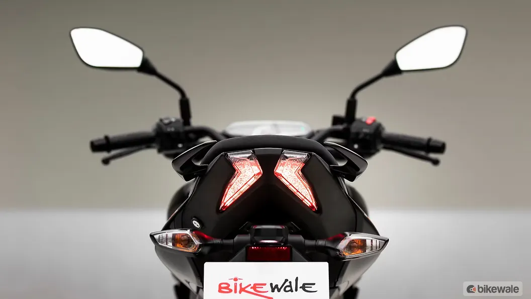 Bajaj Pulsar N160 Right Side View Image – BikeWale