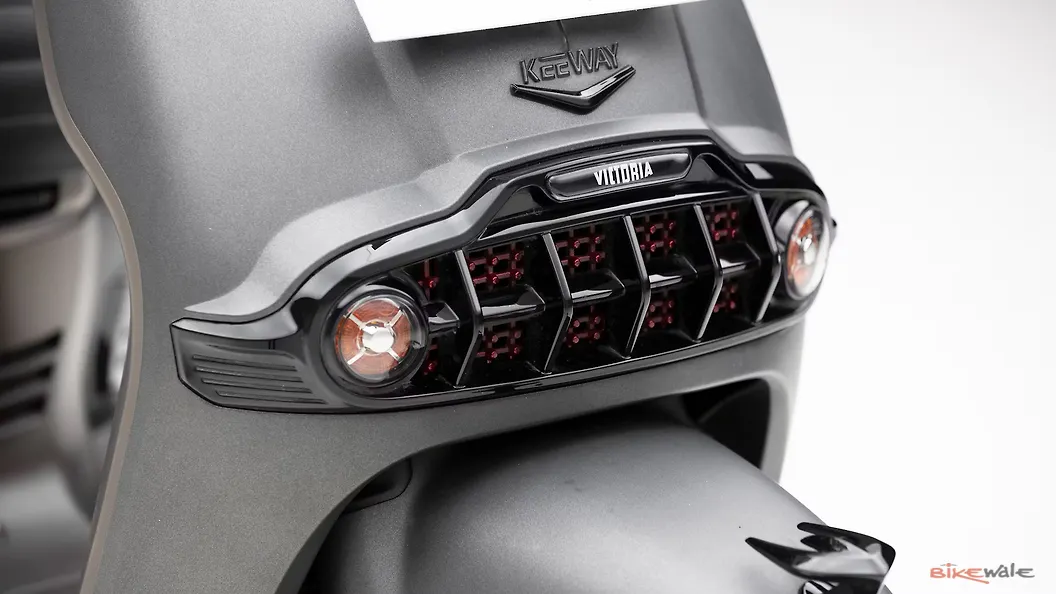 Keeway Sixties 300i Front Turn Indicators Image – BikeWale