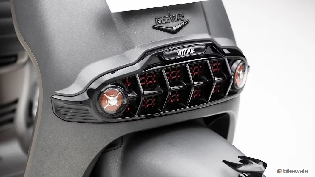 Keeway Sixties 300i Front Panel/Front Apron Image – BikeWale