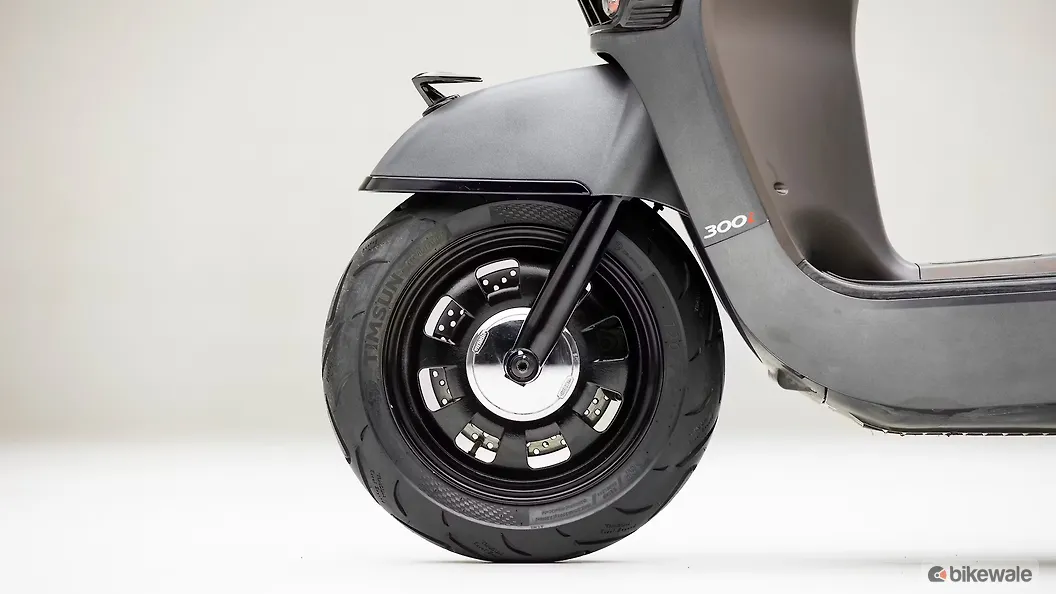 Keeway Sixties 300i Front Wheel Image – BikeWale