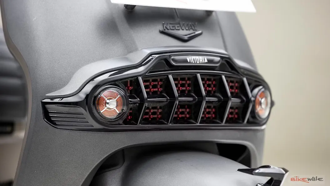 Keeway Sixties 300i Front View Image – BikeWale