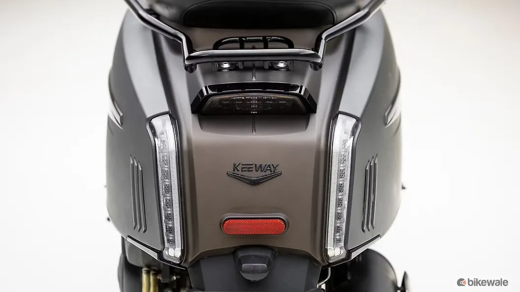 Keeway Sixties 300i Head Light Image – BikeWale