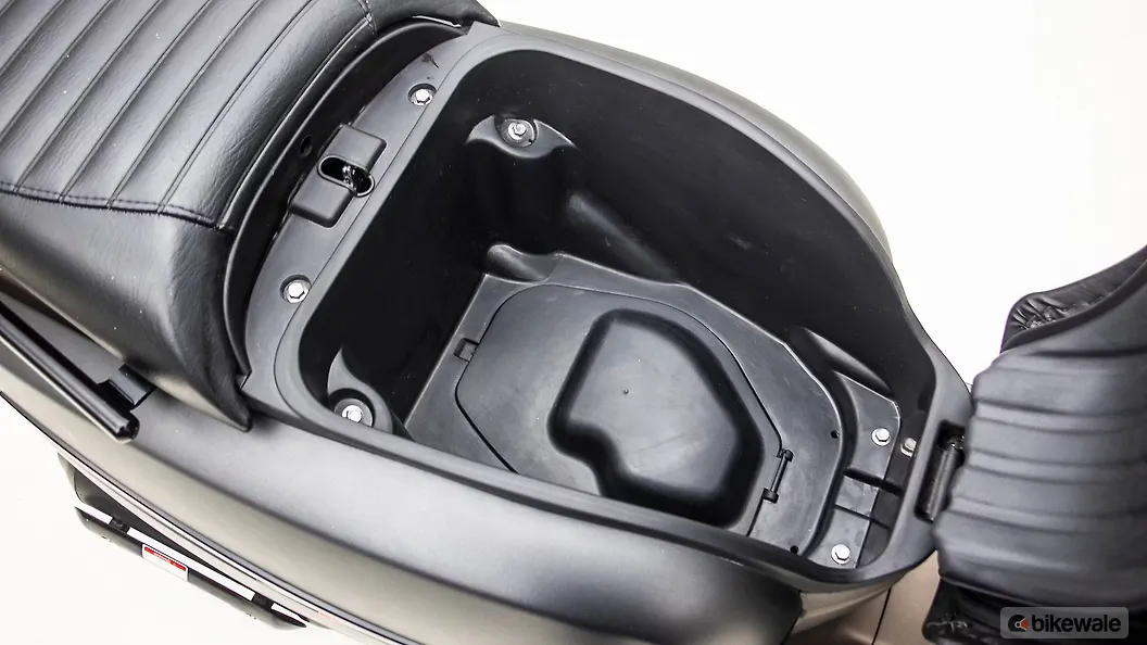 Keeway Sixties 300i Underseat Storage Image – BikeWale