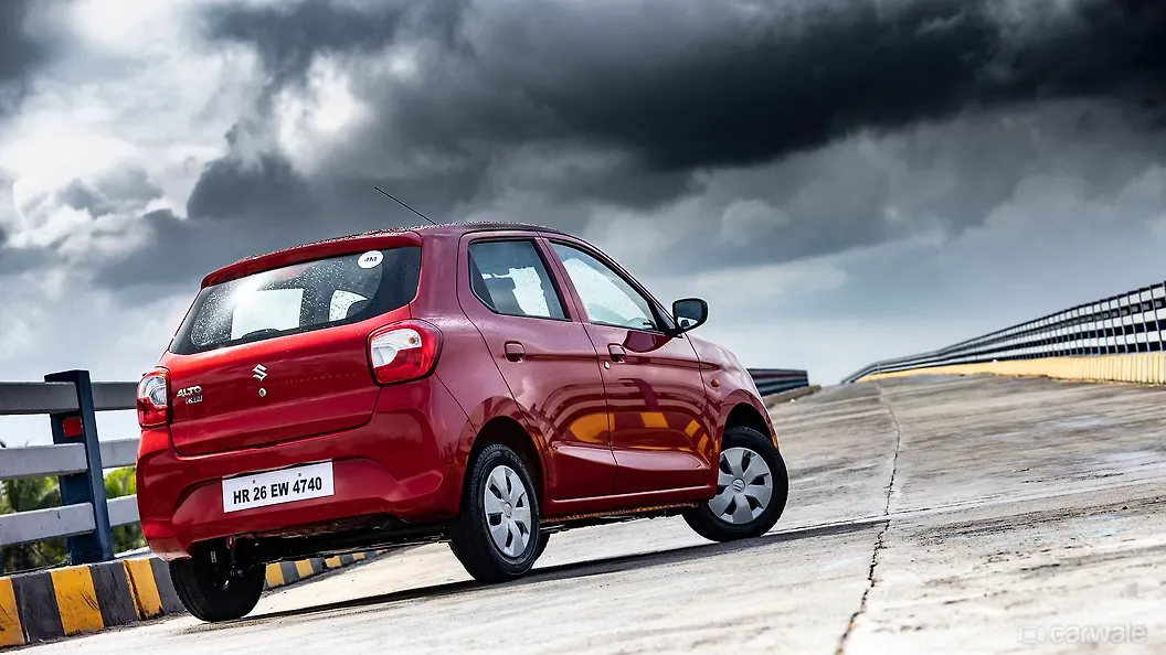 Alto K10 Right Rear Three Quarter Image, Alto K10 Photos in India - CarWale