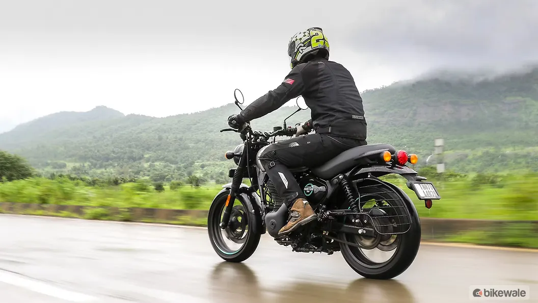 Royal Enfield Hunter 350 [2024] Right Rear Three Quarter Image – BikeWale