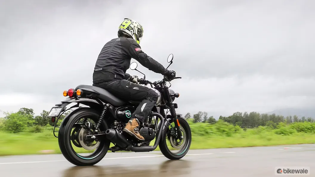 Royal Enfield Hunter 350 [2024] Right Rear Three Quarter Image – BikeWale