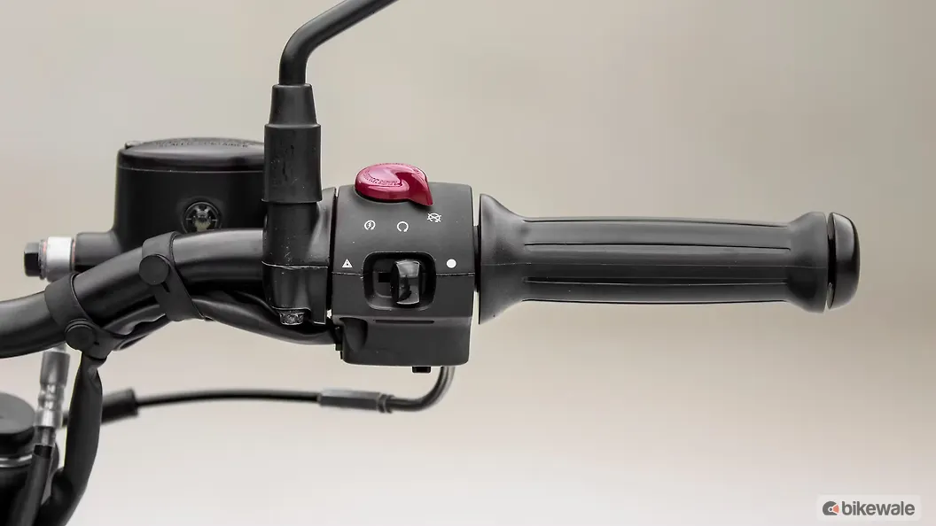 Royal Enfield Hunter 350 [2024] Right Side Throttle Grip Image – BikeWale