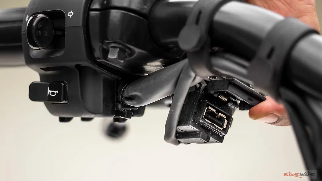 Royal Enfield Hunter 350 Ignition Switch Image – BikeWale