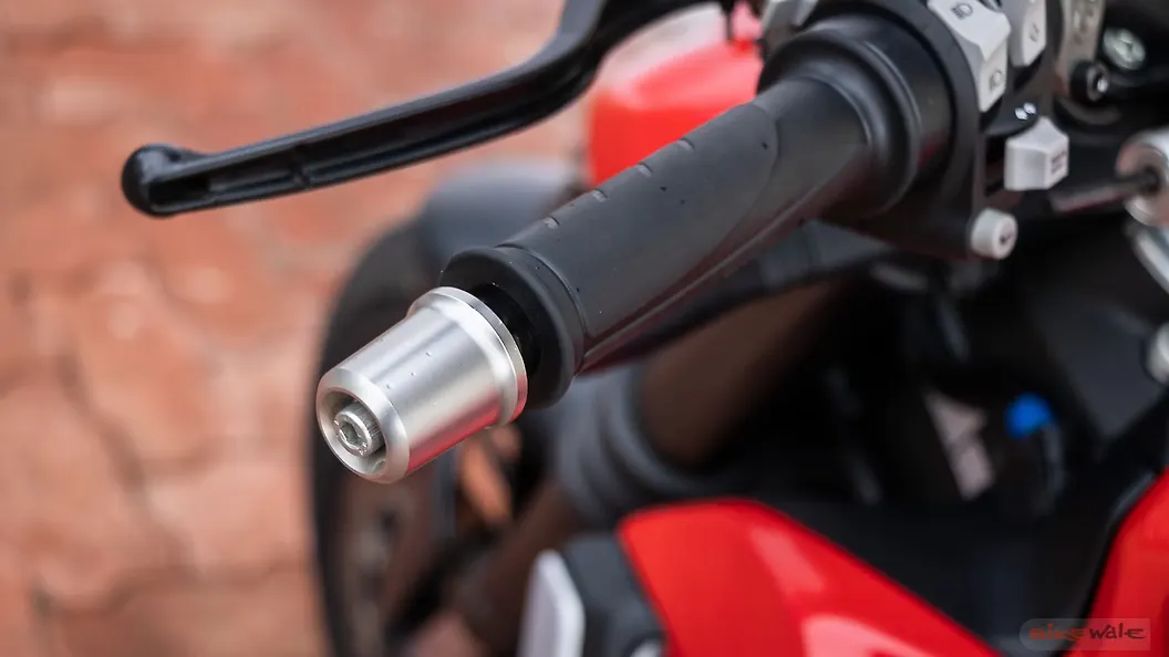 Ducati Streetfighter V2 Bar End weight Image – BikeWale