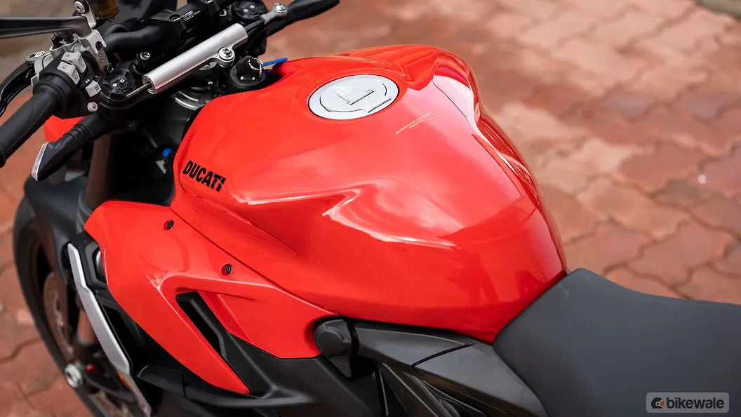 Ducati Streetfighter V2 Open Fuel Lid Image – BikeWale