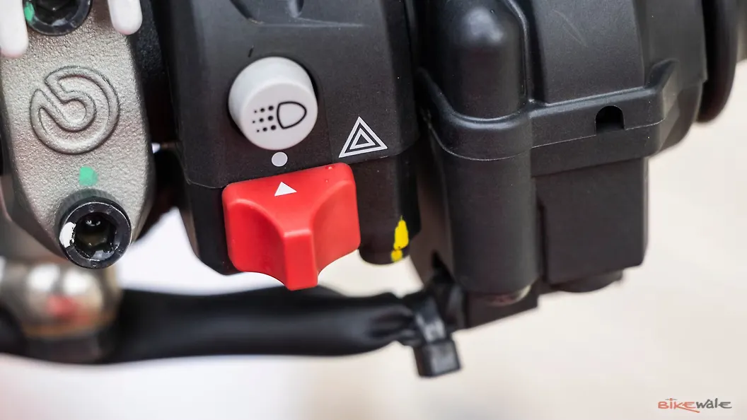 Ducati Streetfighter V2 Turn Indicators Switch Image – BikeWale