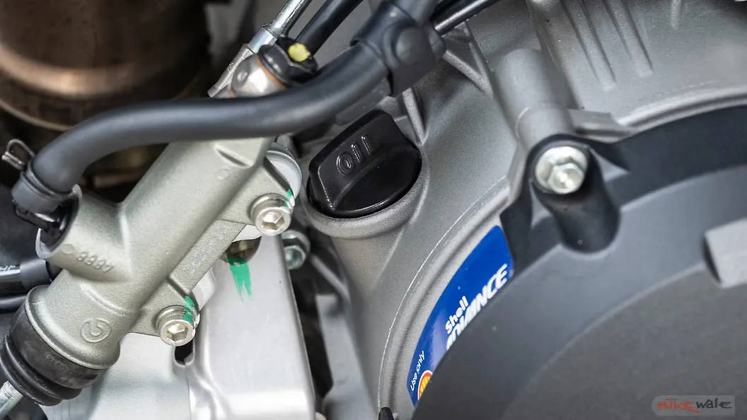 Ducati Streetfighter V2 Engine Oil Level Indicator Image – BikeWale