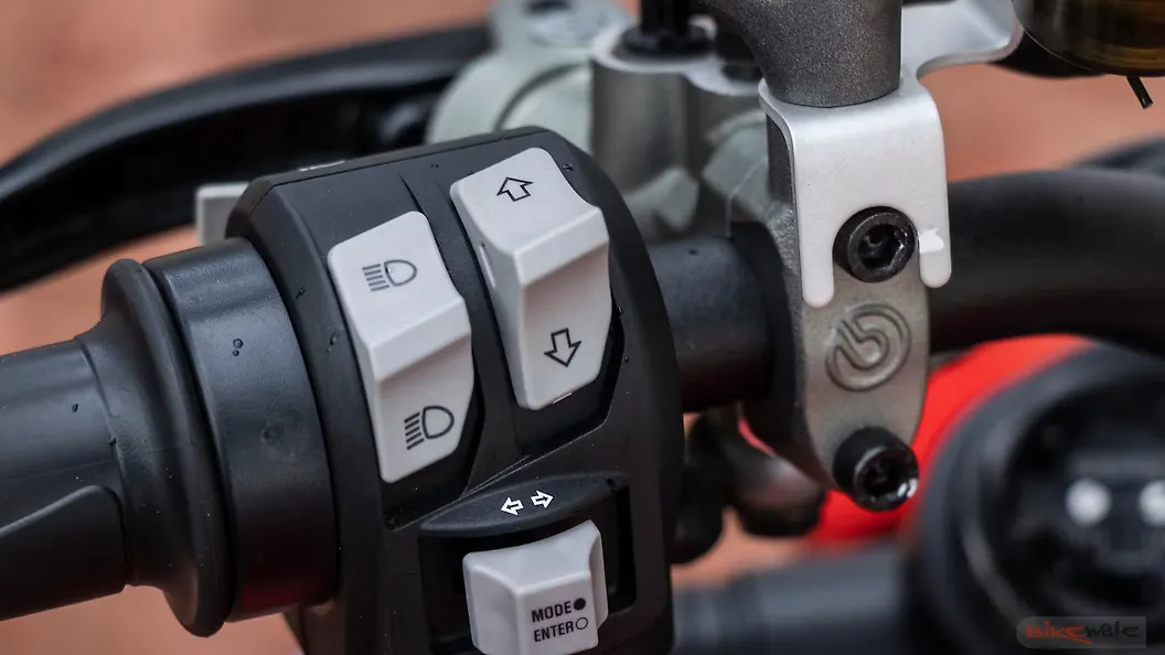 Ducati Streetfighter V2 Clutch Lever Adjuster Image – BikeWale