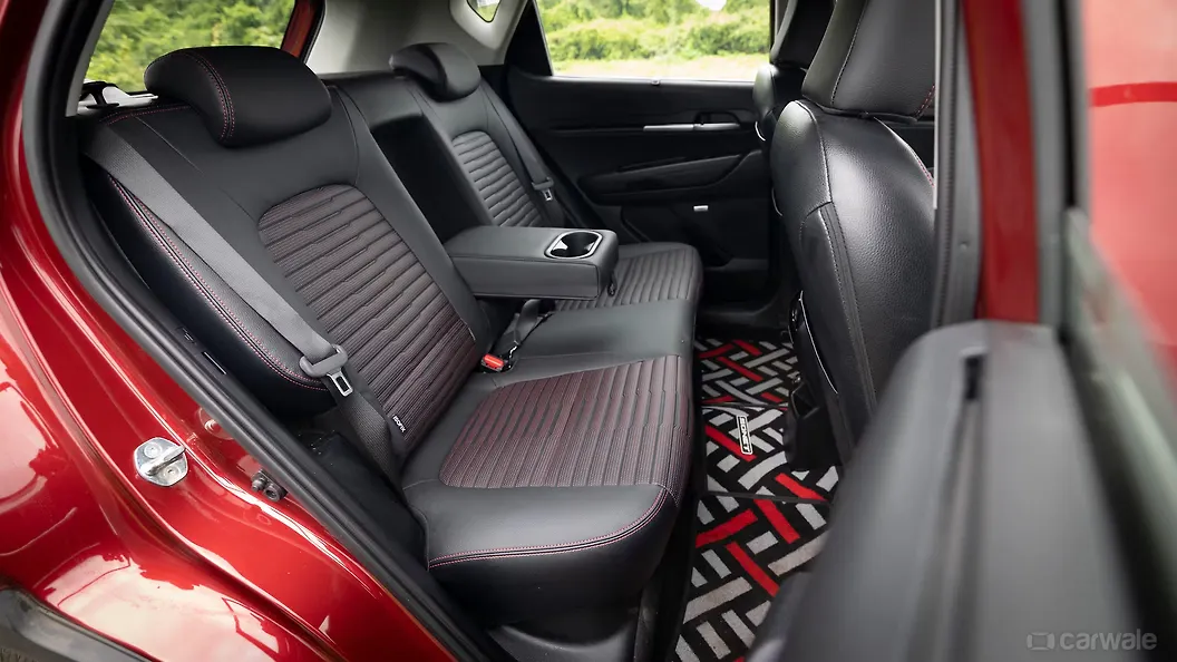 Sonet Rear Seats Image, Sonet Photos in India - CarWale
