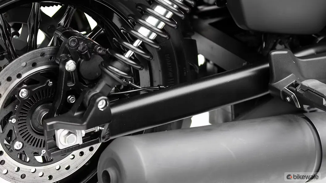 Keeway V302C Rear Shock absorbers Image – BikeWale