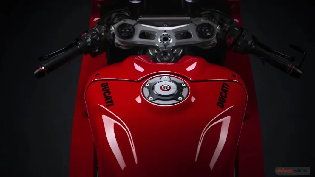 Ducati Panigale V4 Right Side View Image – BikeWale