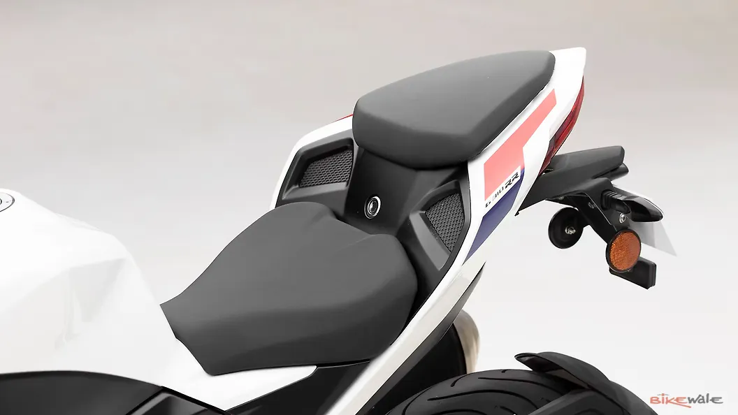 BMW G310 RR Rear Mudguard Image – BikeWale