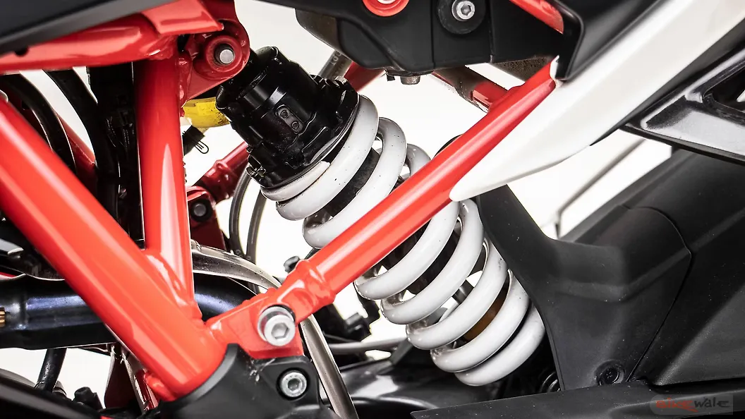 BMW G310 RR Rear Brake Fluid Reservoir Image – BikeWale
