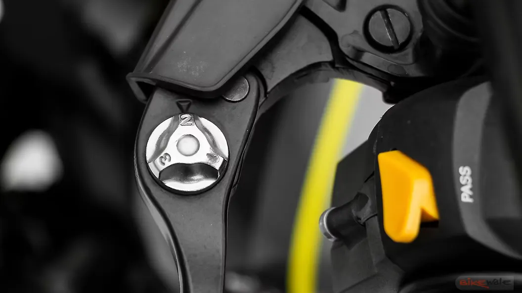 TVS Ronin Front Brake Lever Adjuster Image – BikeWale