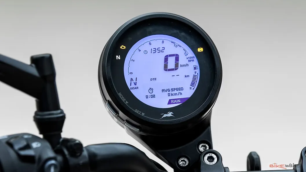 TVS Ronin Rear Reflex Reflector Image – BikeWale