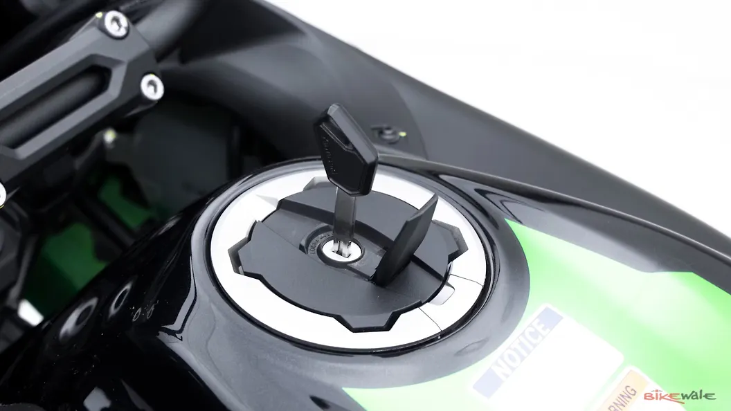 Kawasaki Versys 650 Fuel Tank Image – BikeWale