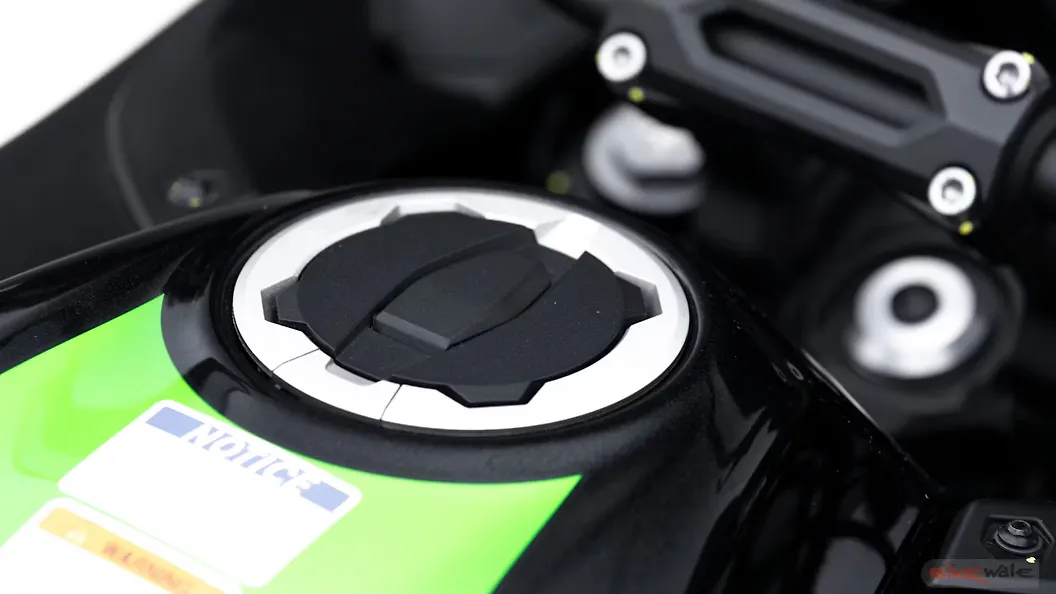 Kawasaki Versys 650 Fuel Tank Image – BikeWale