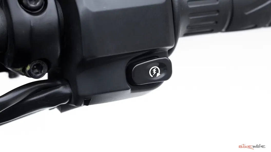 Kawasaki Versys 650 Engine Start Switch Image – BikeWale