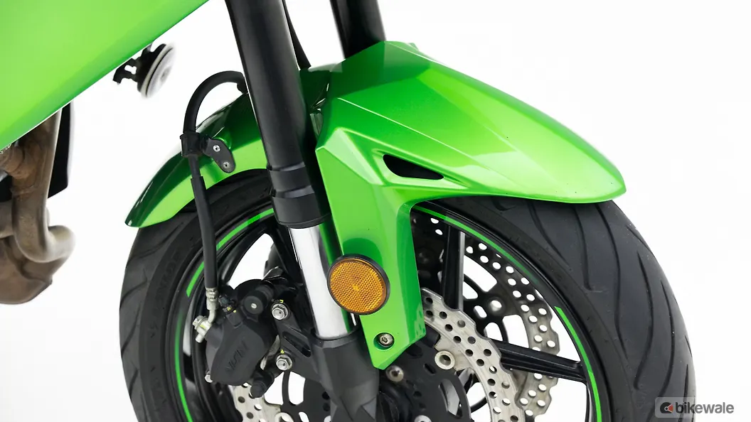 Kawasaki Versys 650 [2023-2024] Front Turn Indicators Image – BikeWale