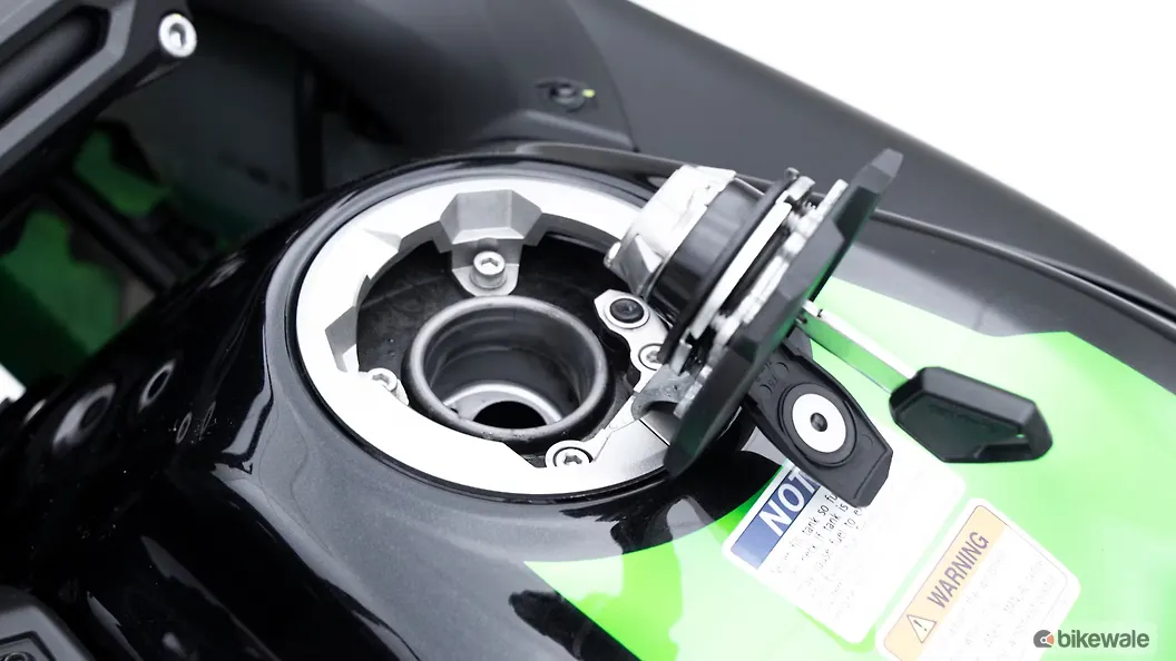 Kawasaki Versys 650 Fuel Tank Image – BikeWale