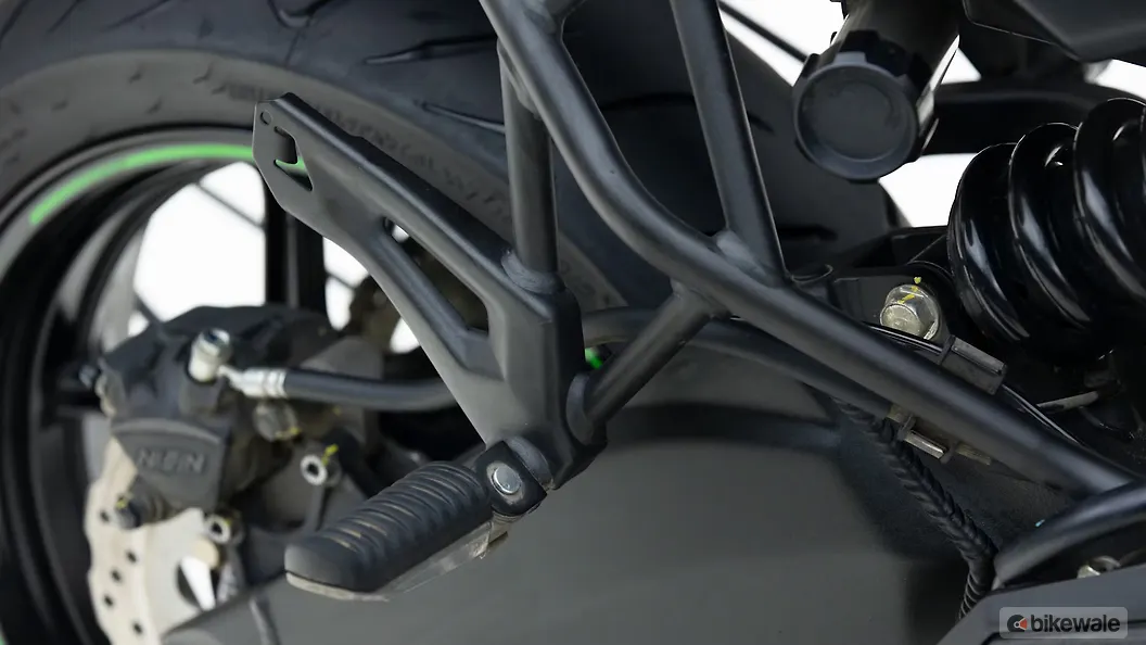 Kawasaki Versys 650 Pillion Footrest Image – BikeWale