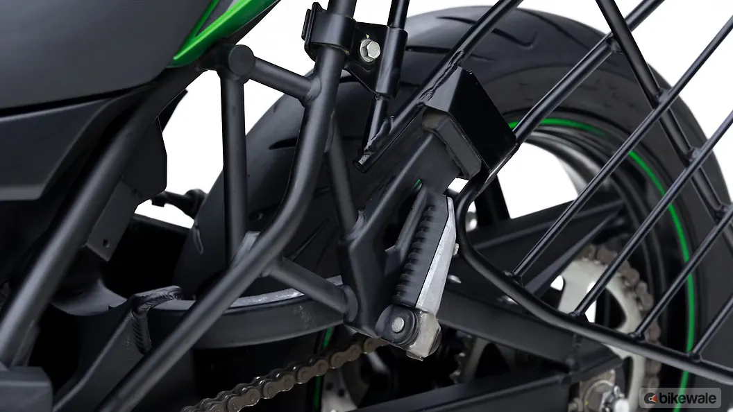 Kawasaki Versys 650 Pillion Footrest Image – BikeWale