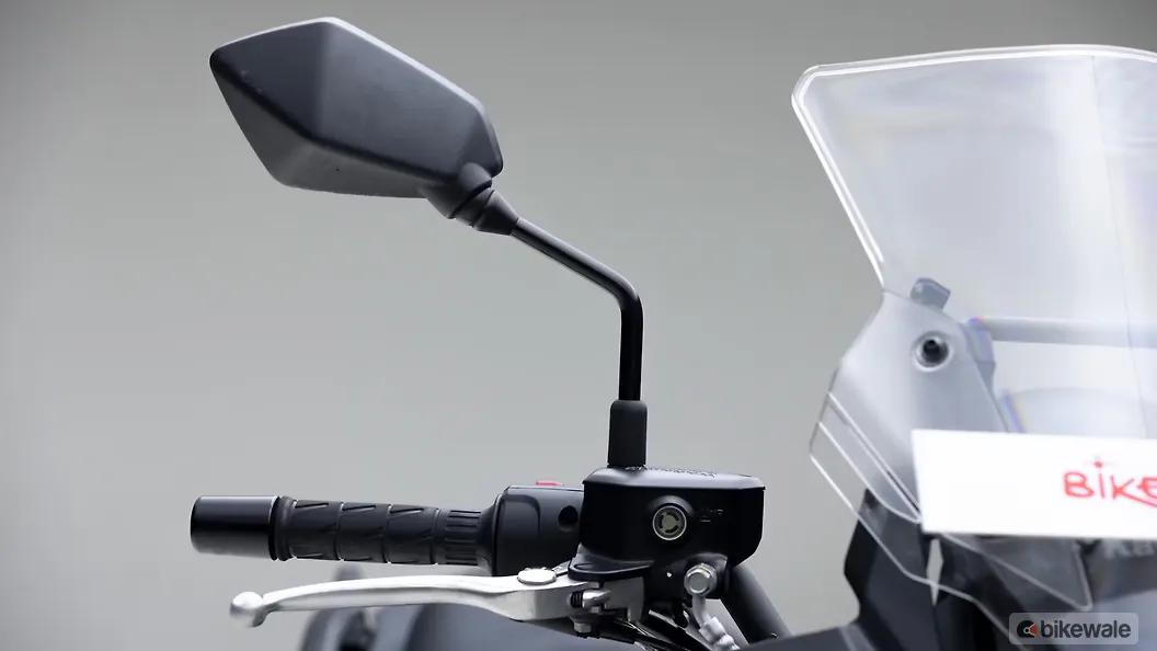 Kawasaki Versys 650 [2023-2024] Rear View Mirror Image – BikeWale