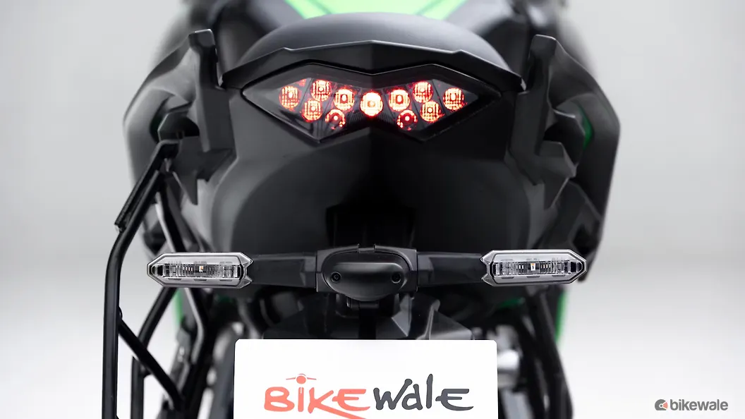 Kawasaki Versys 650 [2023-2024] Tail Light Image – BikeWale