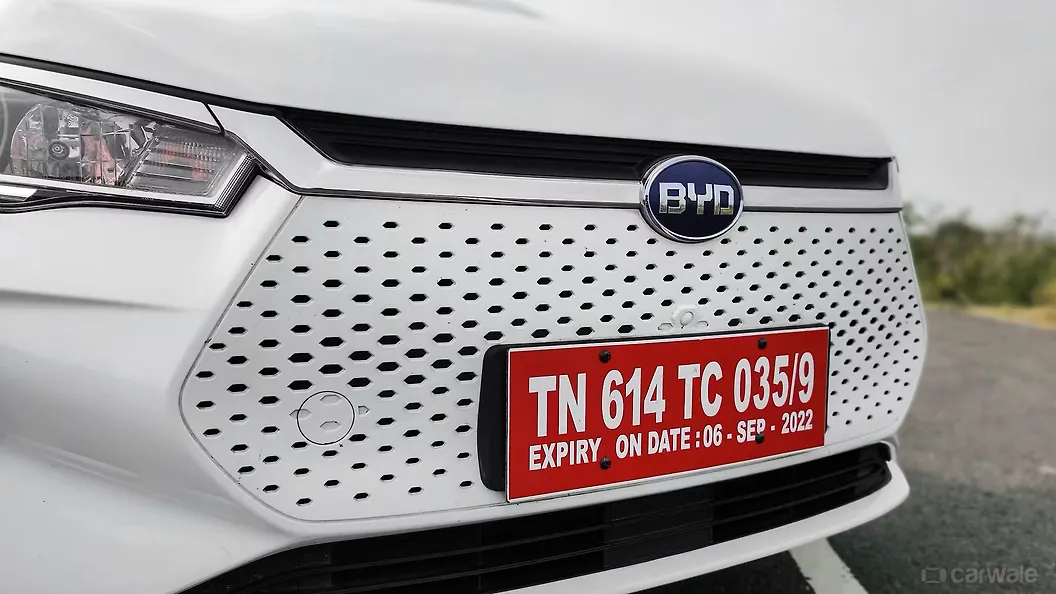 e6 Rear Logo Image, e6 Photos in India - CarWale