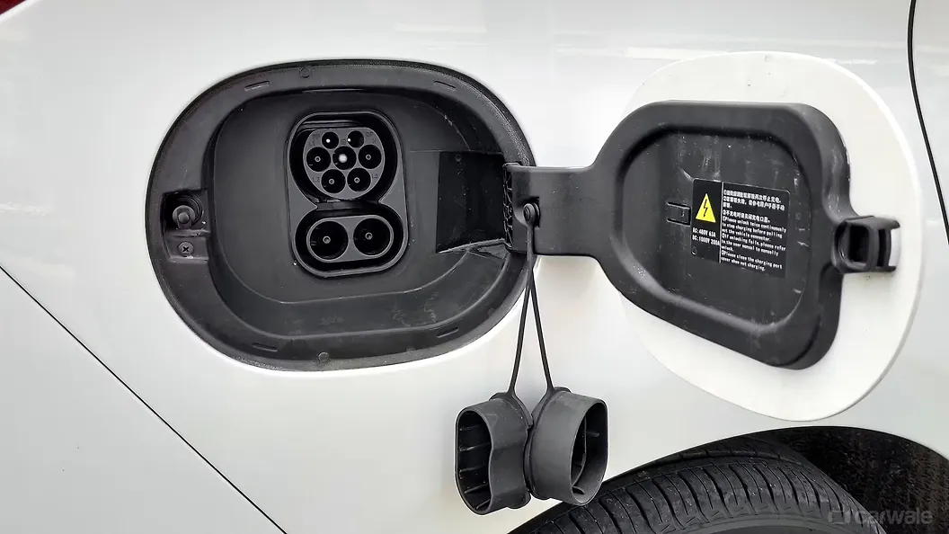 e6 Open Fuel Lid Image, e6 Photos in India - CarWale