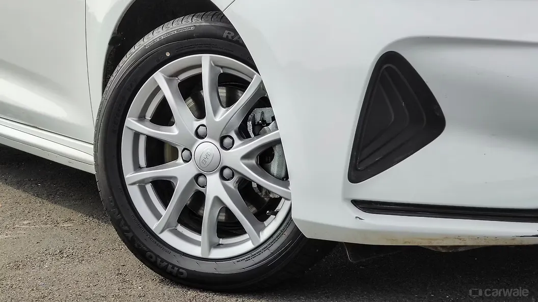 e6 Wheel Image, e6 Photos in India - CarWale