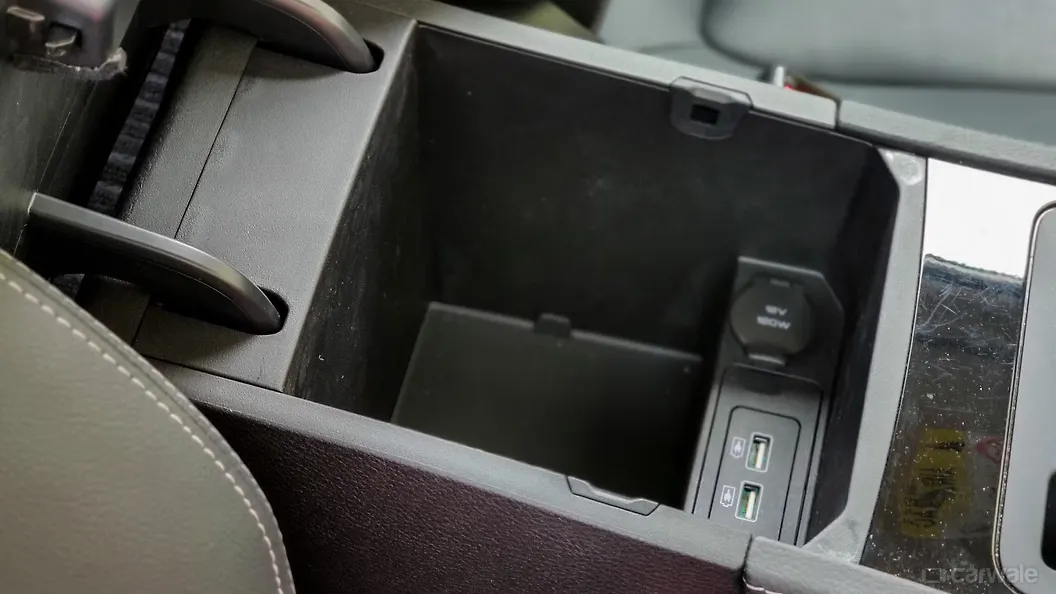 e6 Front Centre Arm Rest Storage Image, e6 Photos in India - CarWale