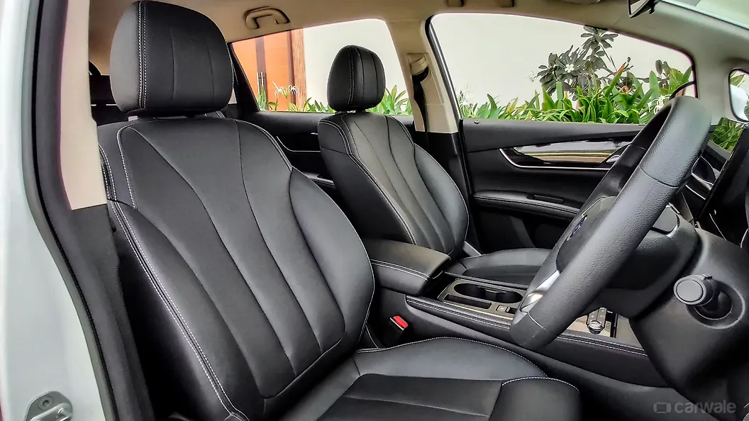 e6 Front Row Seats Image, e6 Photos in India - CarWale