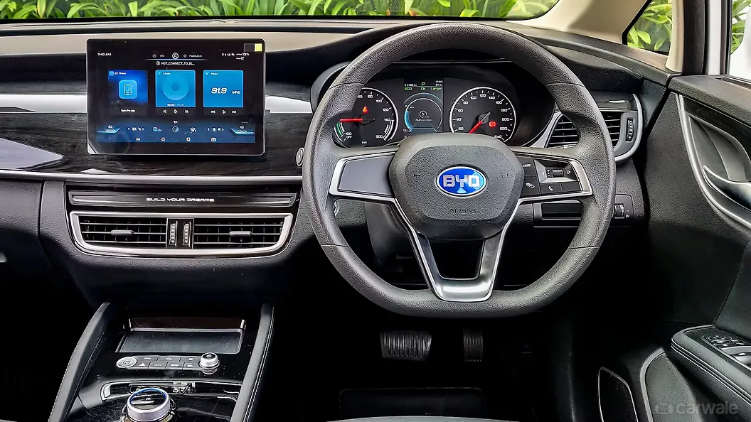 e6 Steering Wheel Image, e6 Photos in India - CarWale