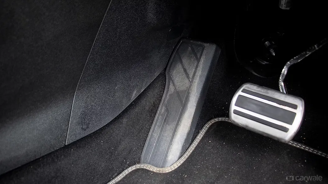 C5 Aircross Dead Pedal Image, C5 Aircross Photos in India - CarWale