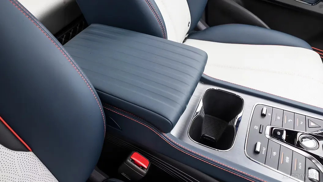 Atto 3 Front Centre Arm Rest Image, Atto 3 Photos in India - CarWale