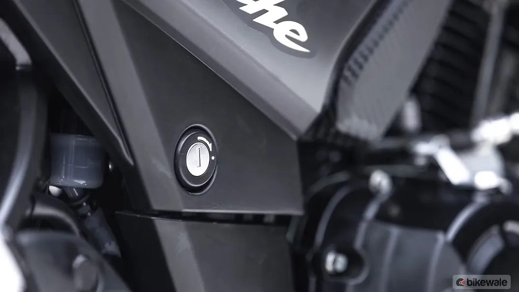 TVS Apache RTR 160 Seat Remove/Fix Lock Image – BikeWale TVS Apache RTR 160 Seat Remove/Fix Lock Image – BikeWale