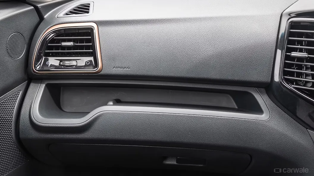 XUV400 Glove Box Image, XUV400 Photos in India - CarWale