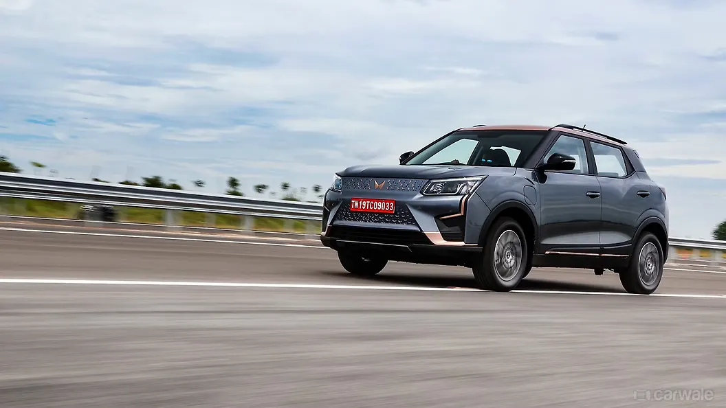 XUV400 Left Rear Three Quarter Image, XUV400 Photos in India - CarWale