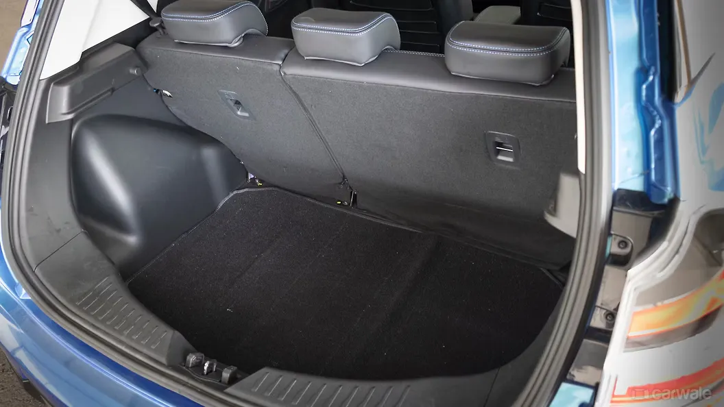 XUV400 Open Boot/Trunk Image, XUV400 Photos in India - CarWale