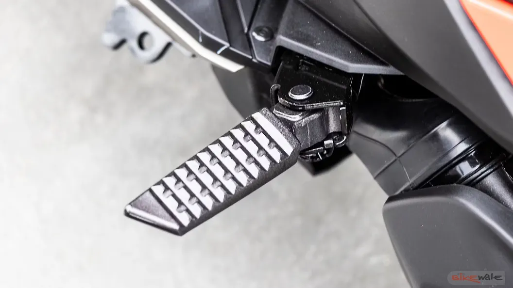 Hero Xoom Left Side Pillion Footpeg Image – BikeWale