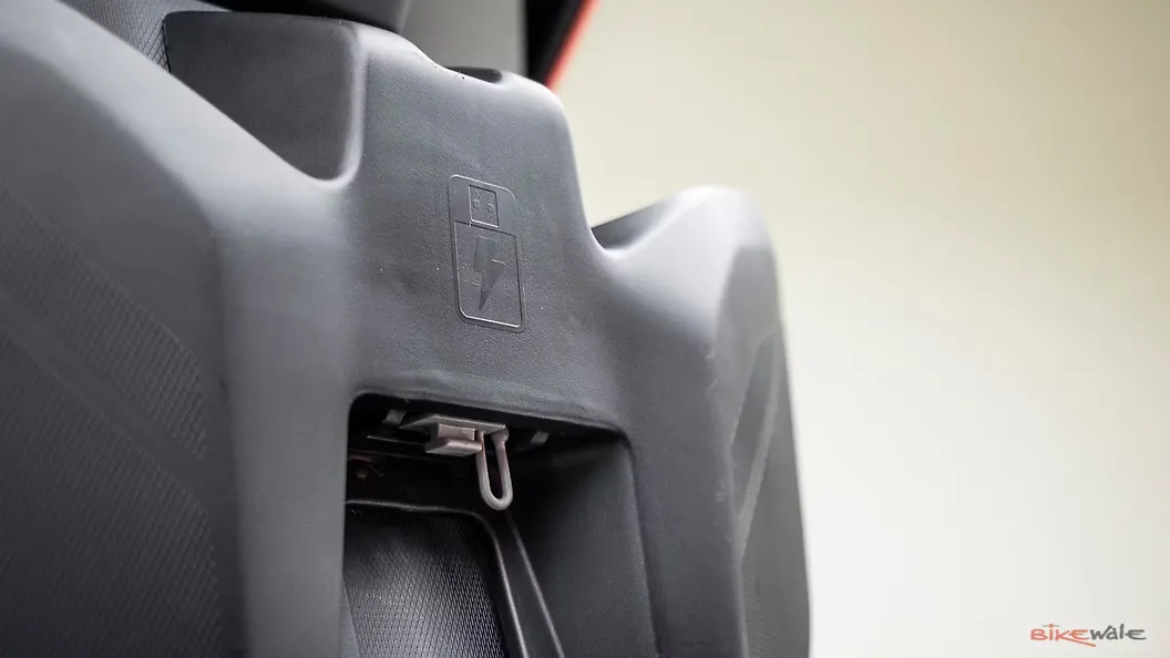 Hero Xoom Front Luggage Hook Image – BikeWale