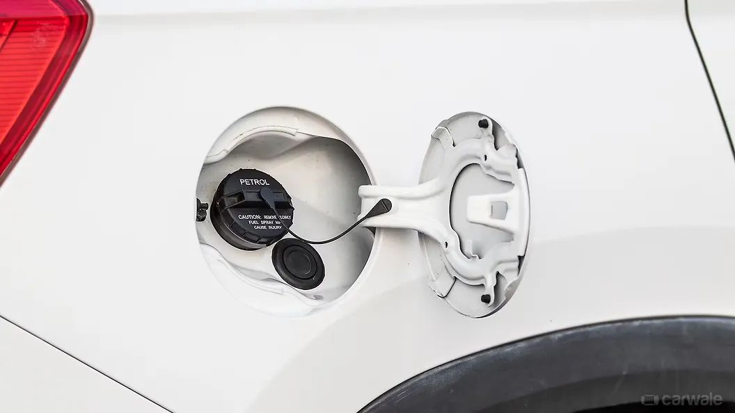 Hector Open Fuel Lid Image, Hector Photos in India - CarWale