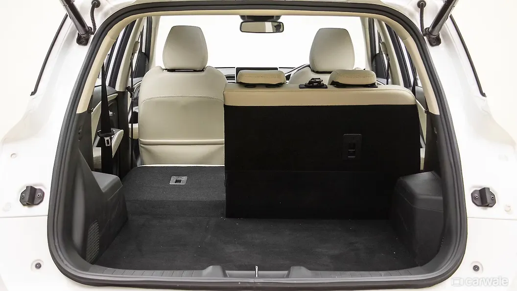 Hector Bootspace Rear Split Seat Folded Image, Hector Photos in India ...