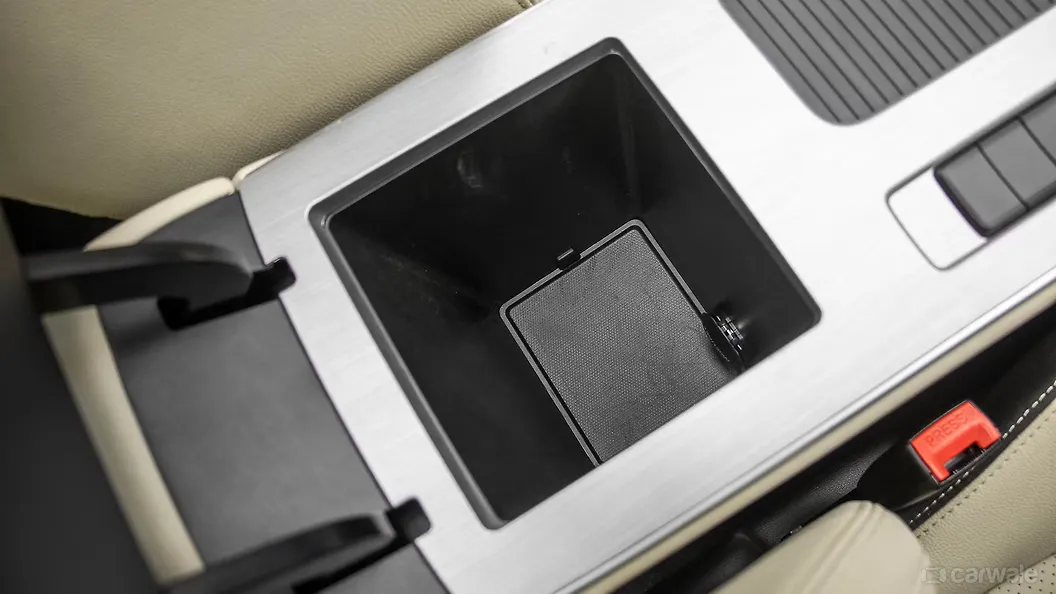 Hector Front Centre Arm Rest Storage Image, Hector Photos in India ...